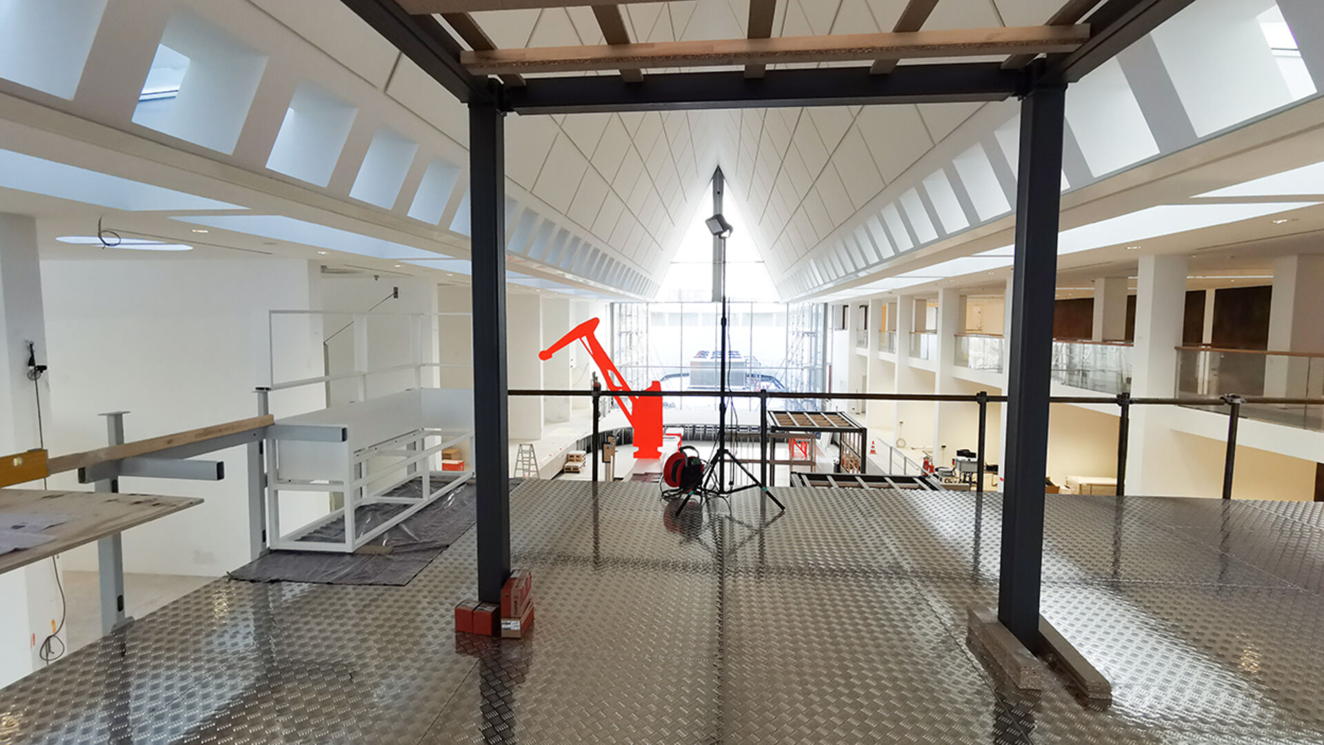 Baustellen-Bullauge: Neue Ausstellung für den Erweiterungsbau