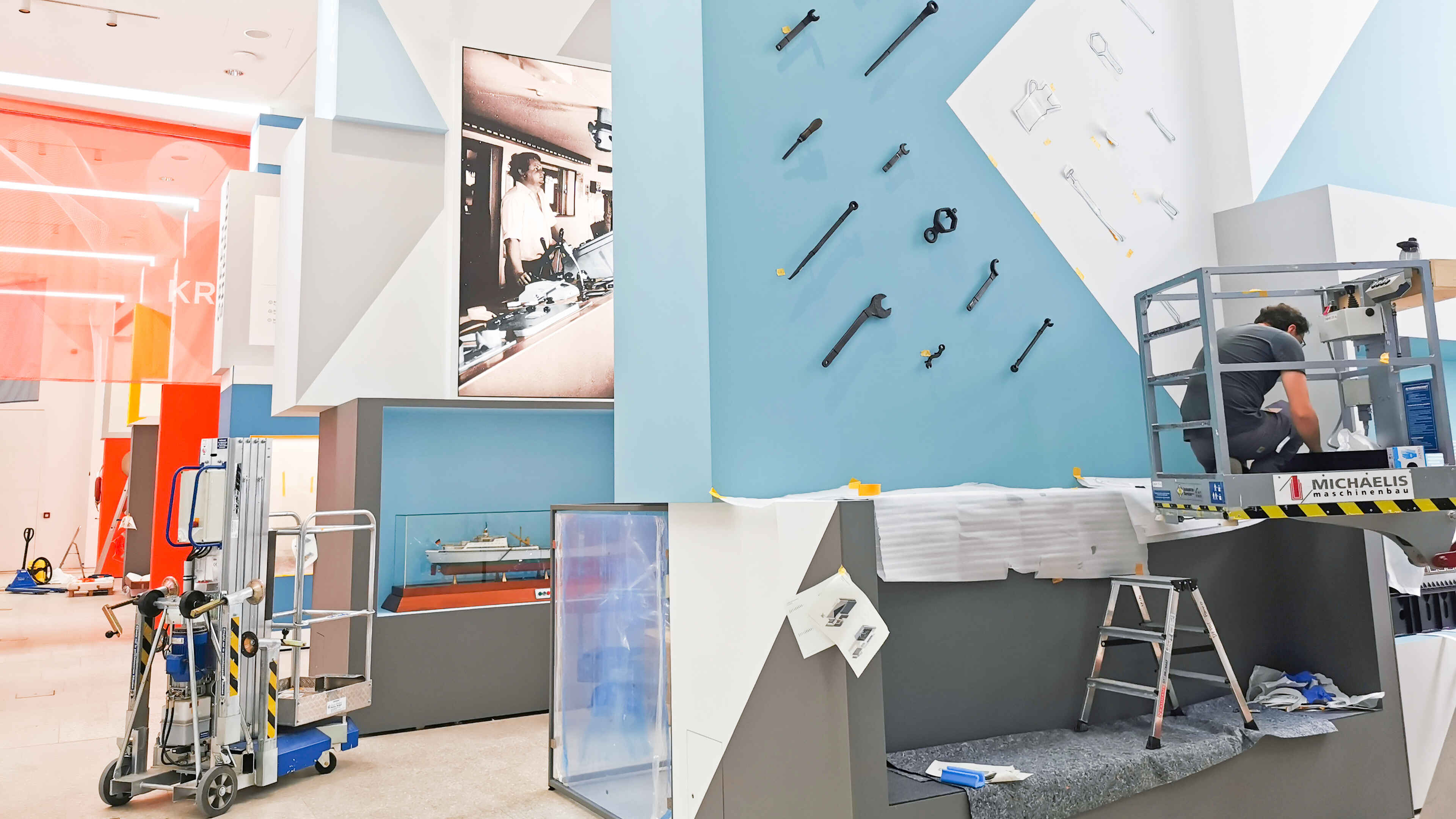 Baustellen-Bullauge: Neue Ausstellung für den Erweiterungsbau