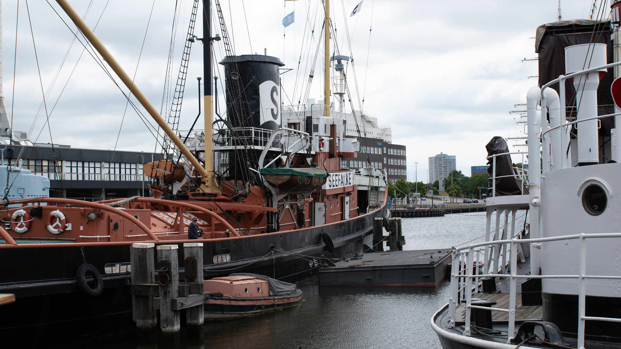 deep-sea salvage tug SEEFALKE